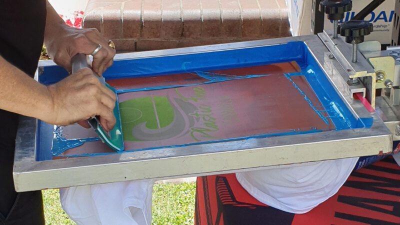 Screen Printing: Comparing Aluminum vs Wood Frames | DecoNetwork