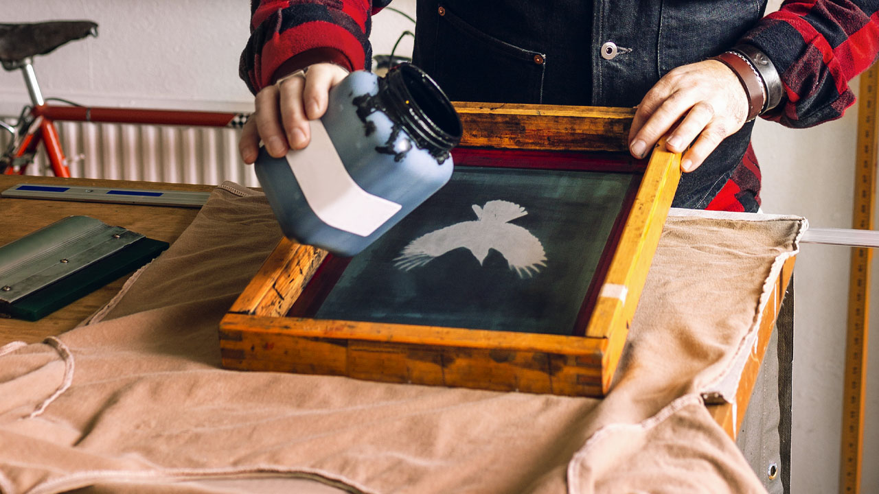 Screen Printing: Comparing Aluminum vs Wood Frames | DecoNetwork